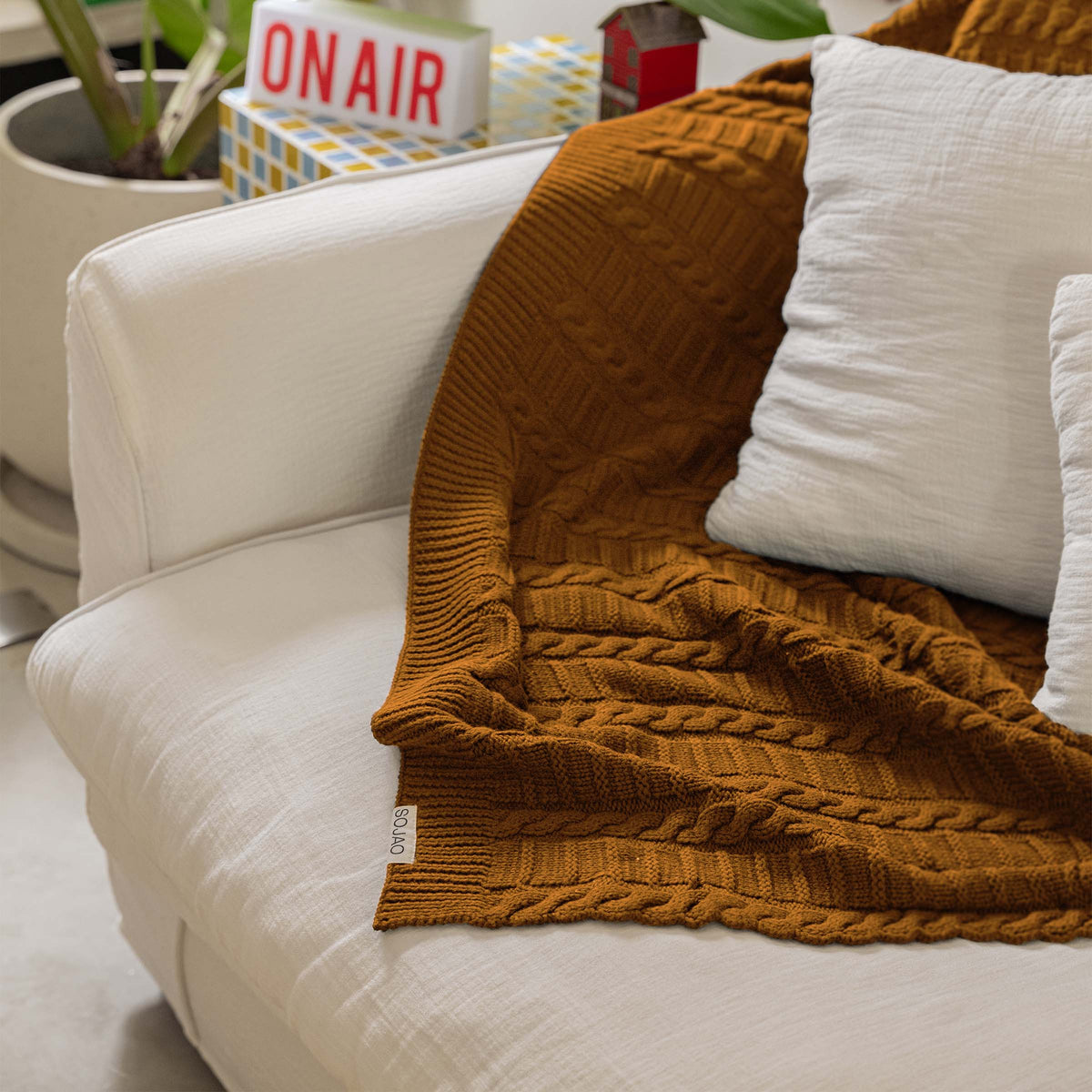 Cable Knit Throw | Luxury Organic Cotton Bedding | SOJAO Thailand